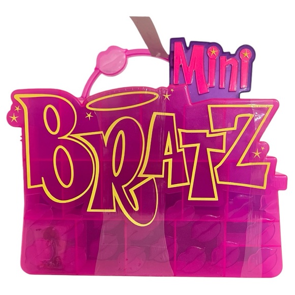 Bratz | Toys | Mini Bratz Collectors Case Holds 6 Minis New Girls Toy ...
